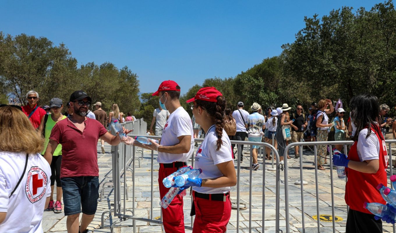 Hellenic Red Cross: 10 tips during a heat wave