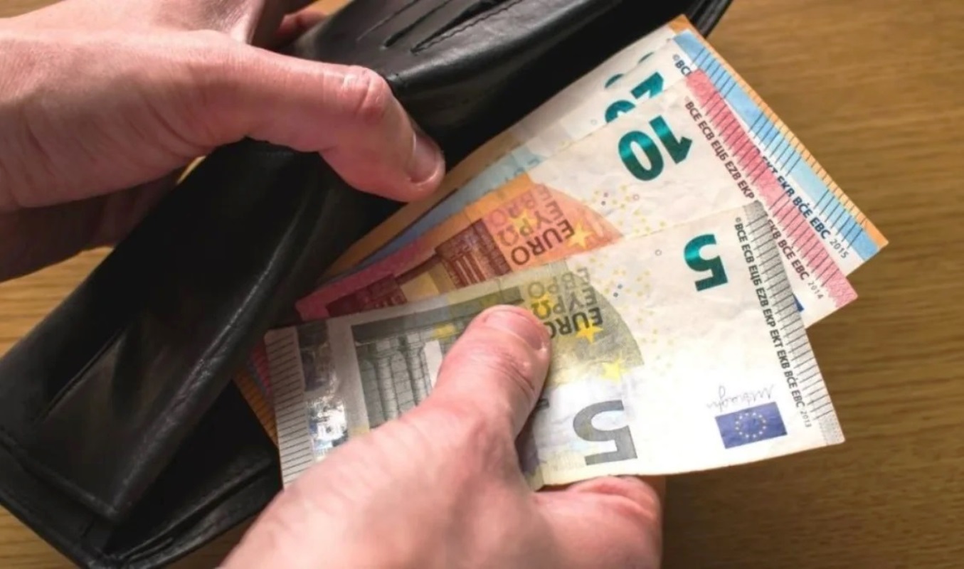 "Keep cash at home": ECB warns Europeans to prepare for crises