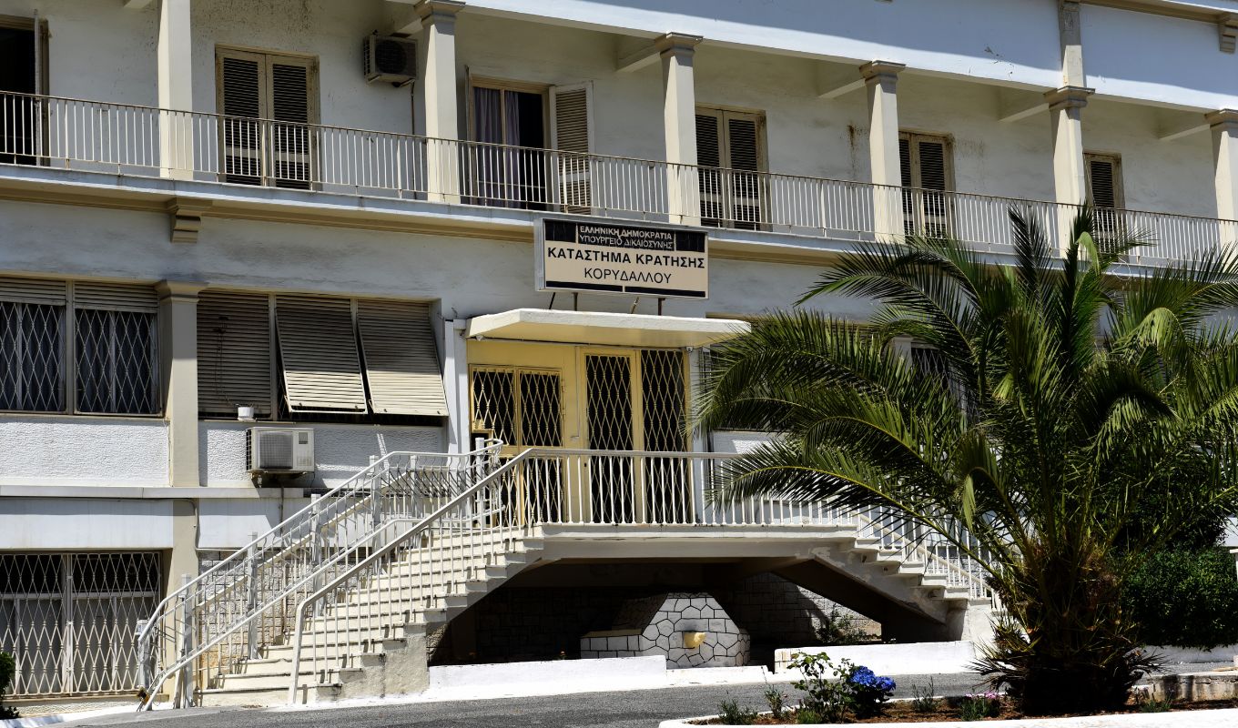 Korydallos Prison: Greek FBI raids find phones and knife in cells