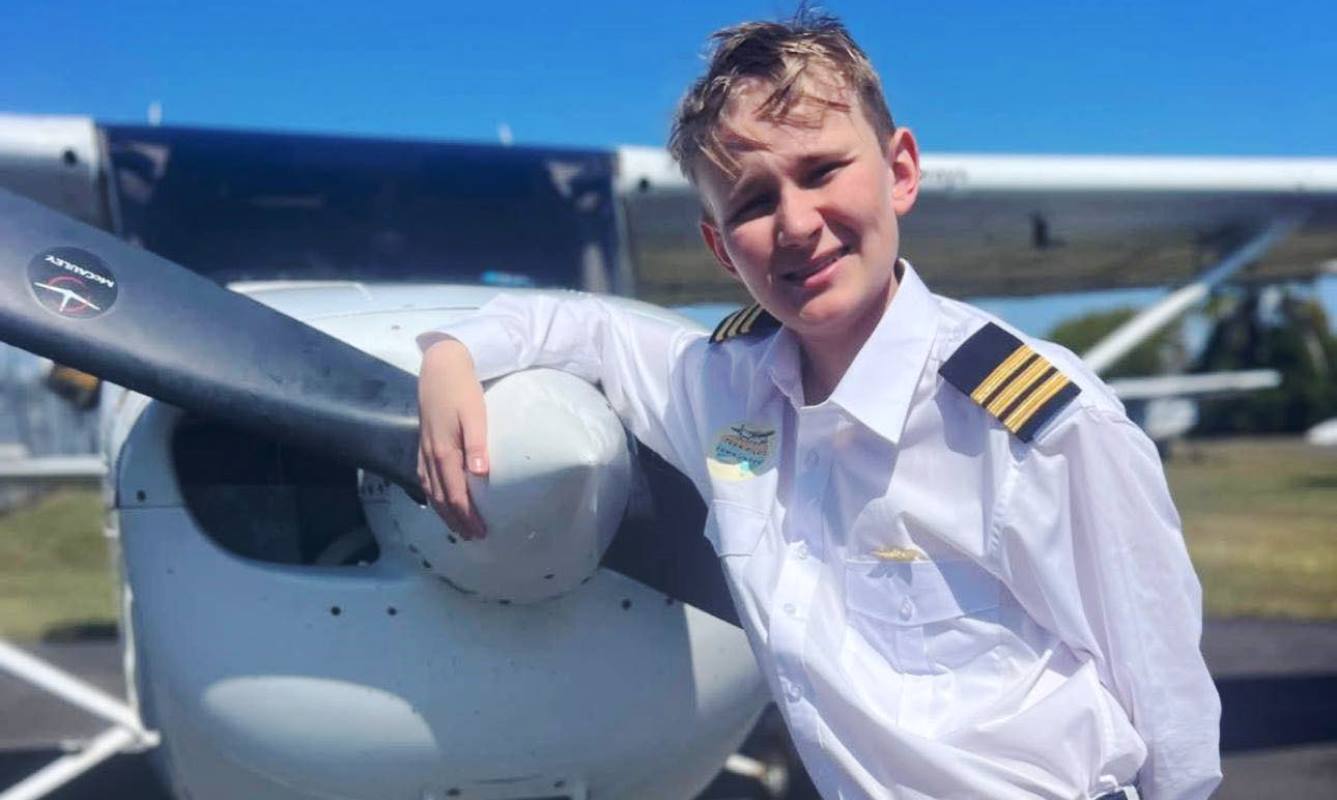 15-year-old pilot aims to become youngest to fly around the world