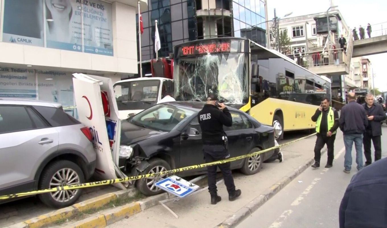 Istanbul tragedy: Bus driver crashes into bus stop during road rage ...