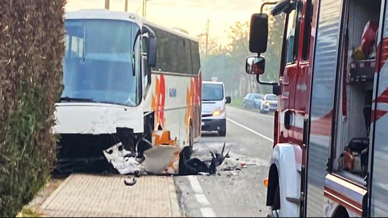 Tragedy in Italy: School bus collides with car killing driver, 22 ...
