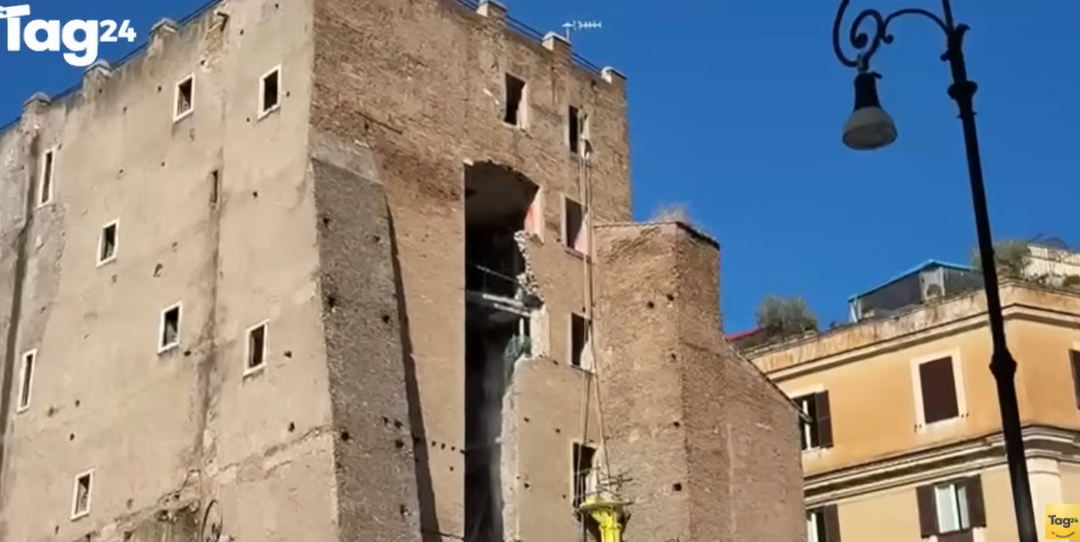 Medieval tower collapses near Rome Colosseum, injuring workers