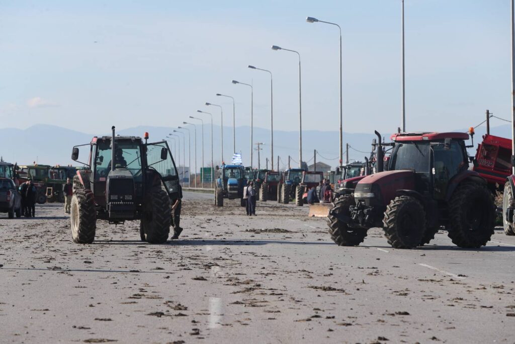 Thessaloniki farmers prepare to block Macedonia airport