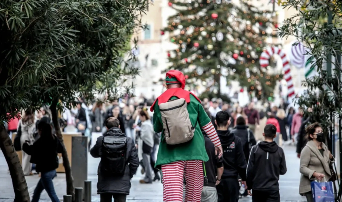 Holiday shopping hours begin: Stores open Sundays through New Year