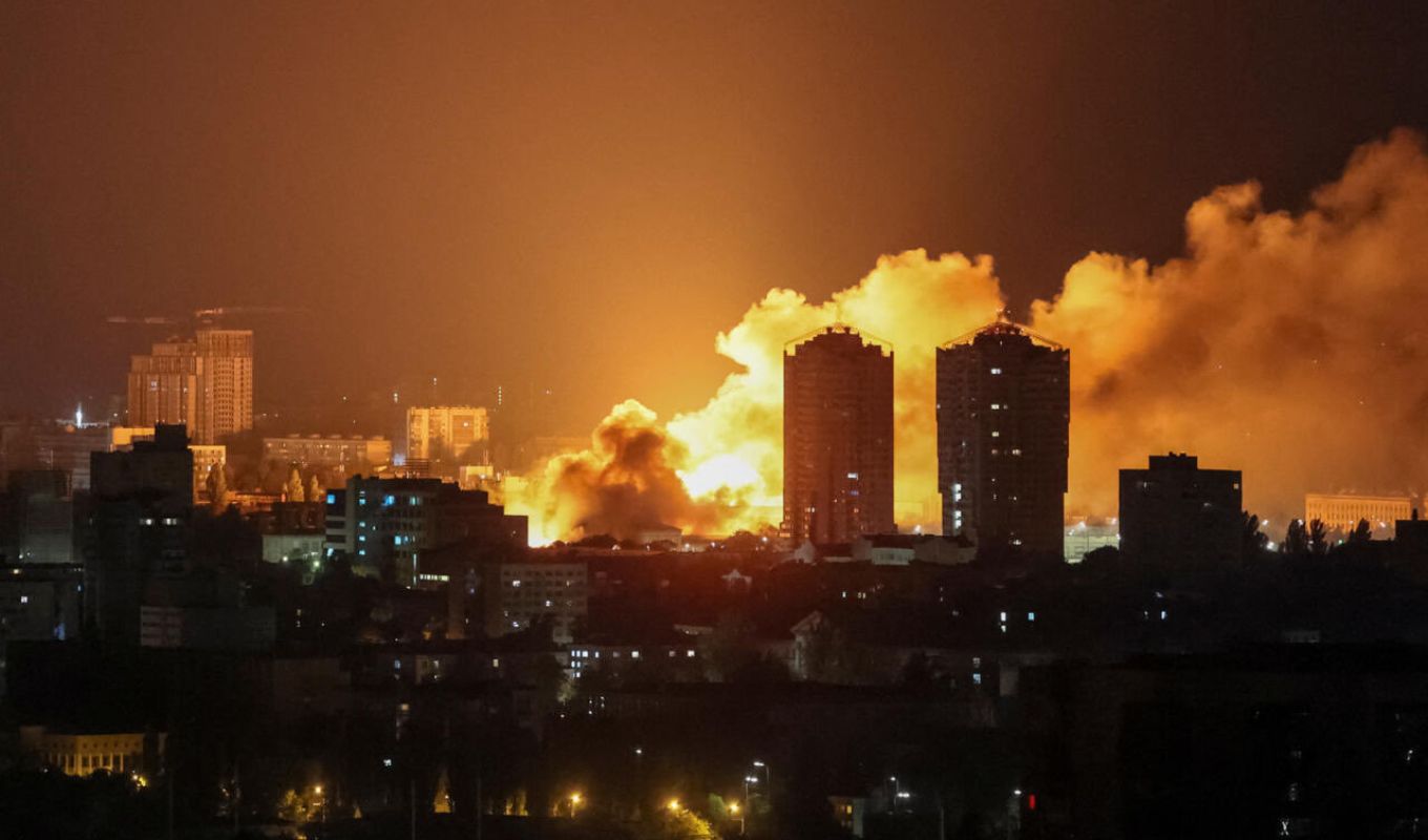 Ukraine war: Russia launches missile barrage on Kyiv before Trump ...