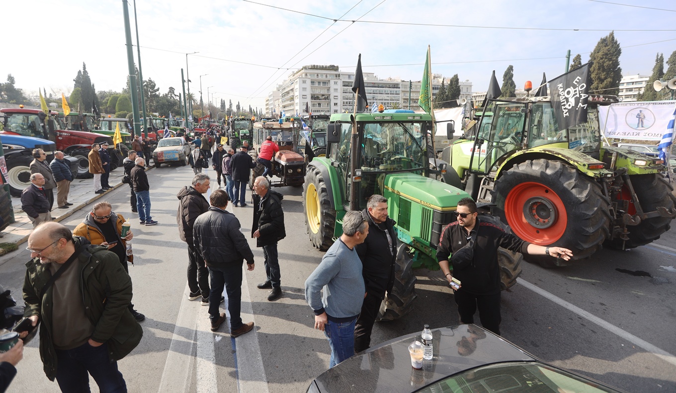 Greek farmers escalate protests with Athens rally during PM meeting