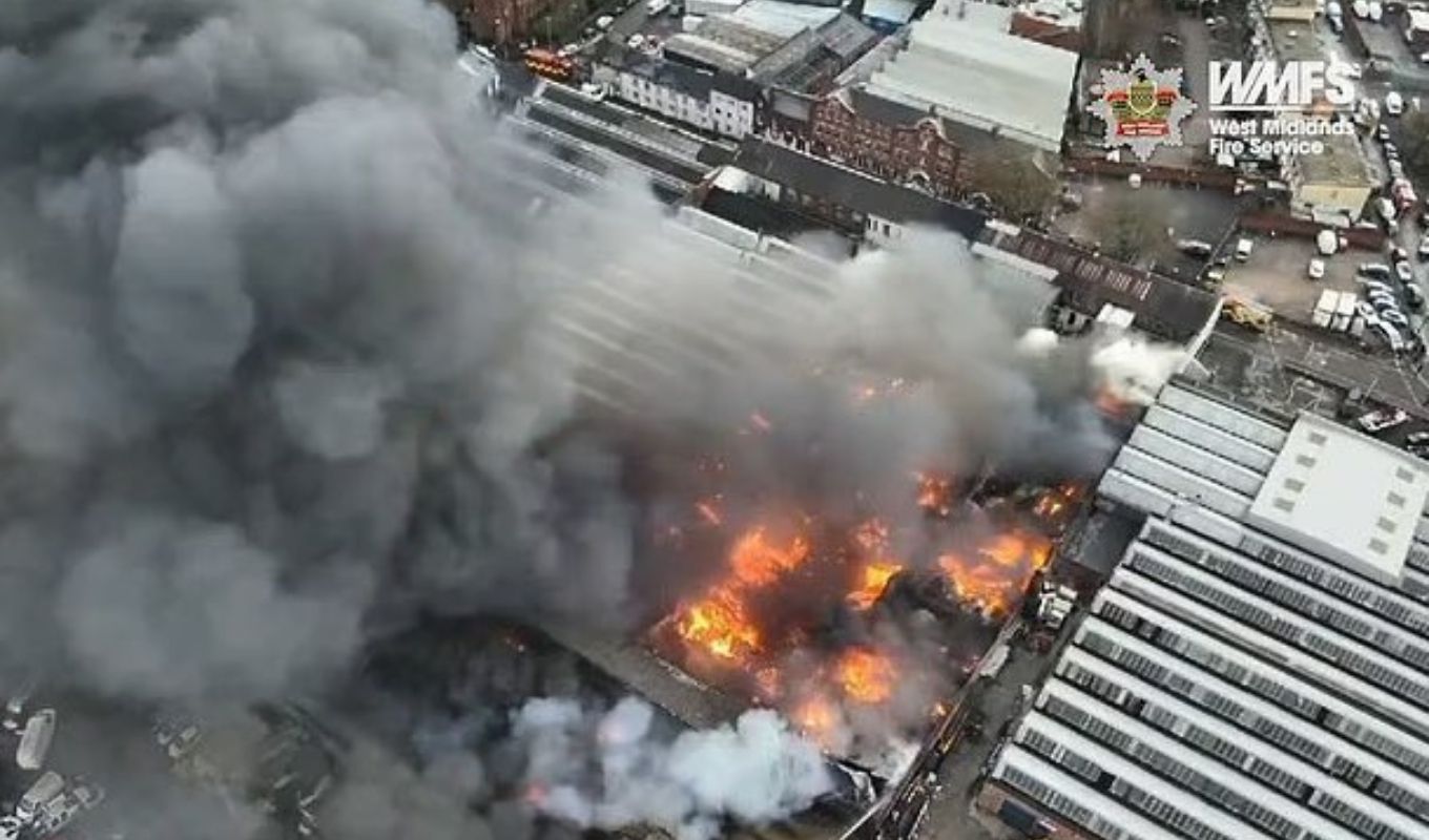 Major factory fire engulfs Wolverhampton: Toxic smoke forces evacuations