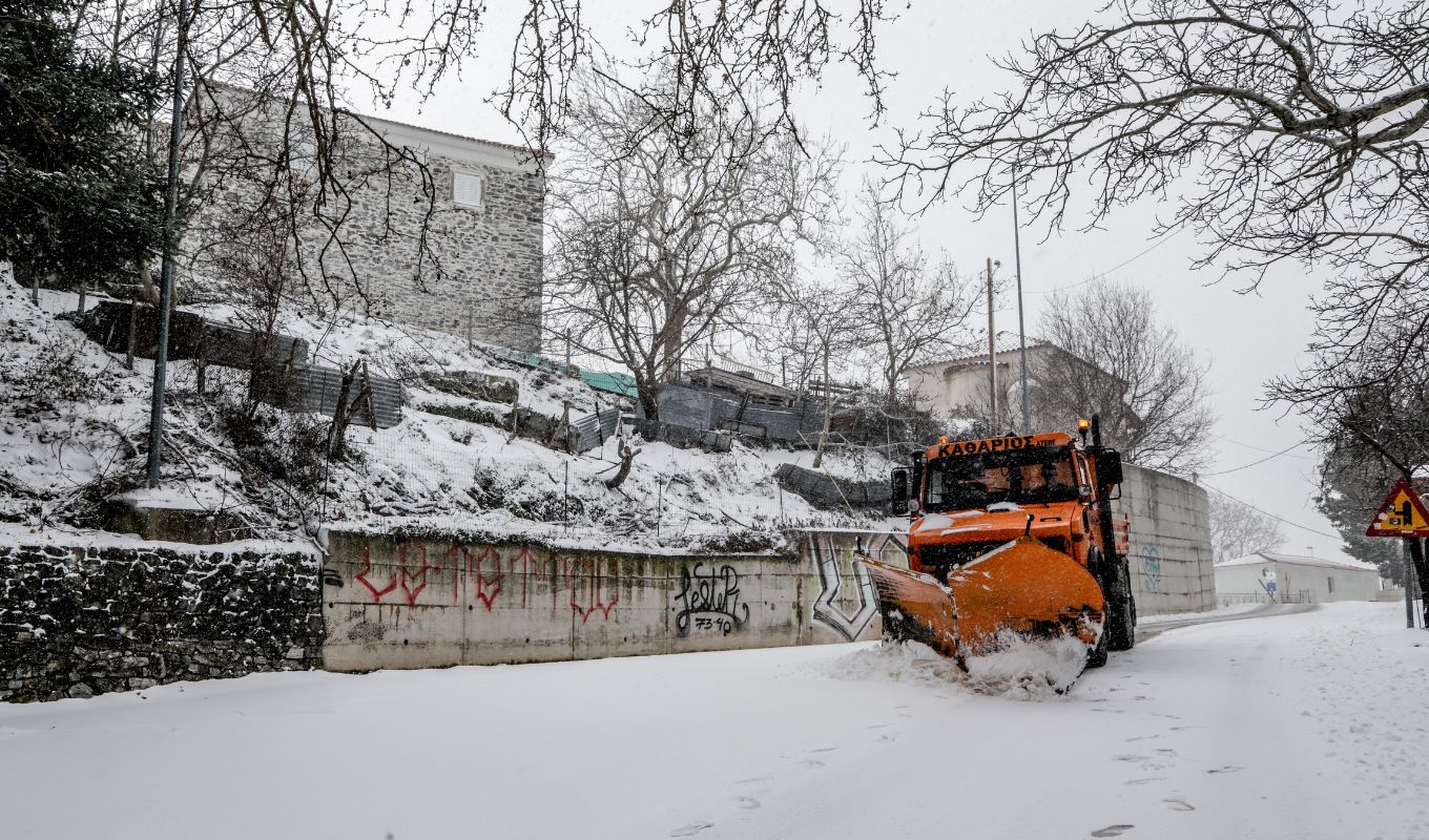 Greece under severe weather alert: 112 emergency activated, schools ...