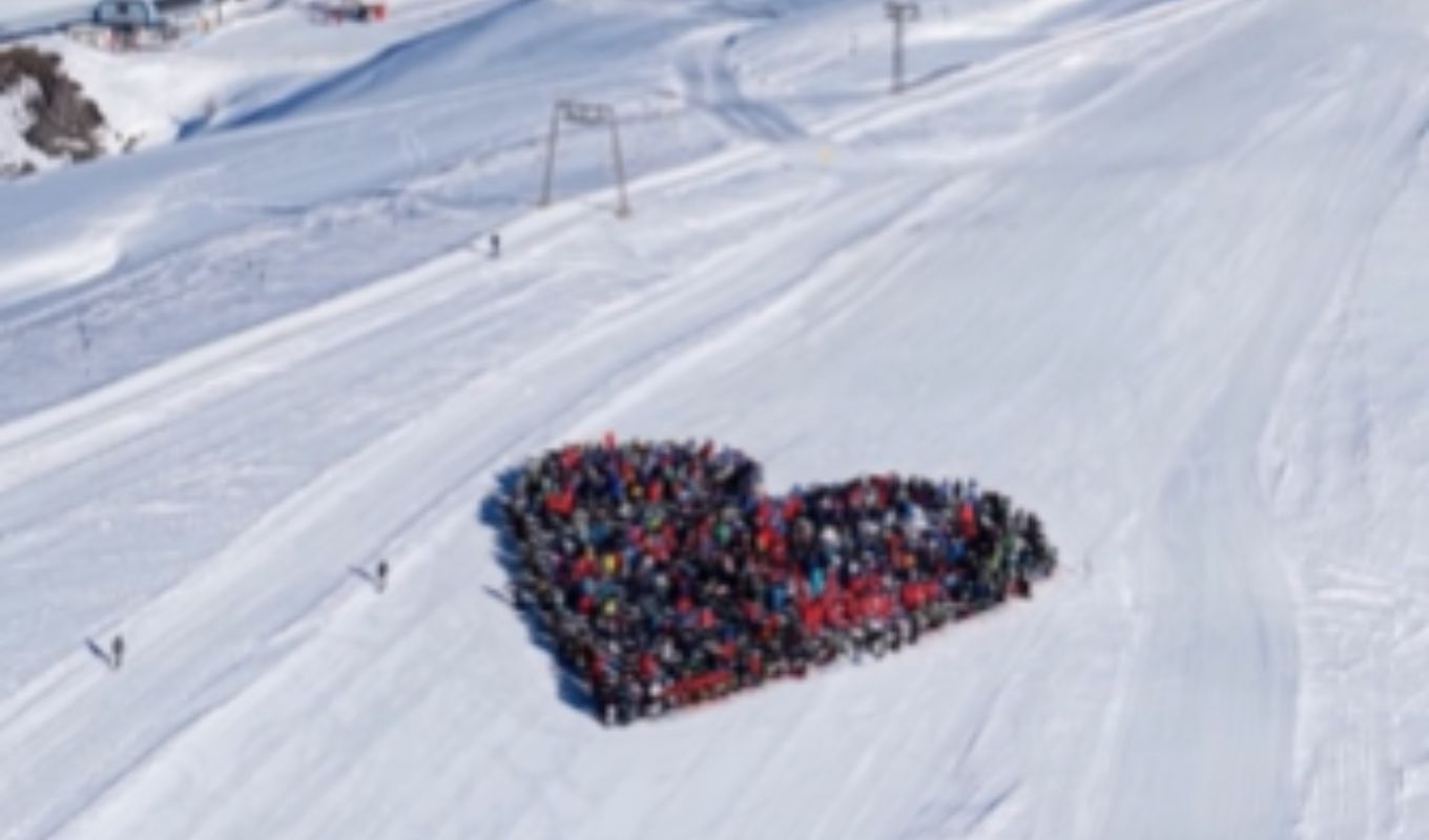 Touching tribute at Crans-Montana: Hundreds of skiers form heart in ...