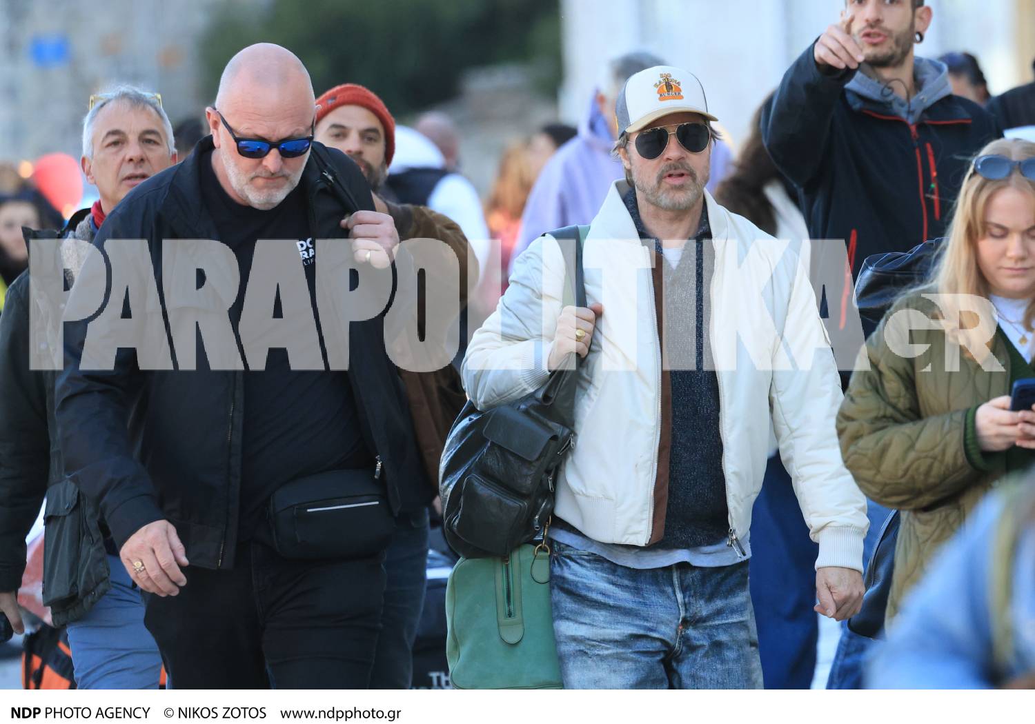 Brad Pitt in Hydra: See the exclusive photos from parapolitika.gr of ...