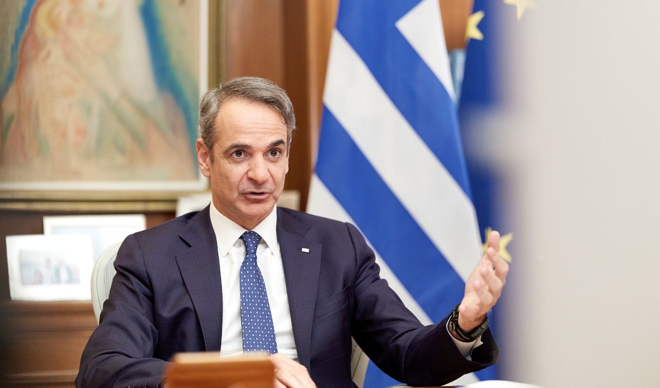 The book that led Mitsotakis to ban social media for under-15s